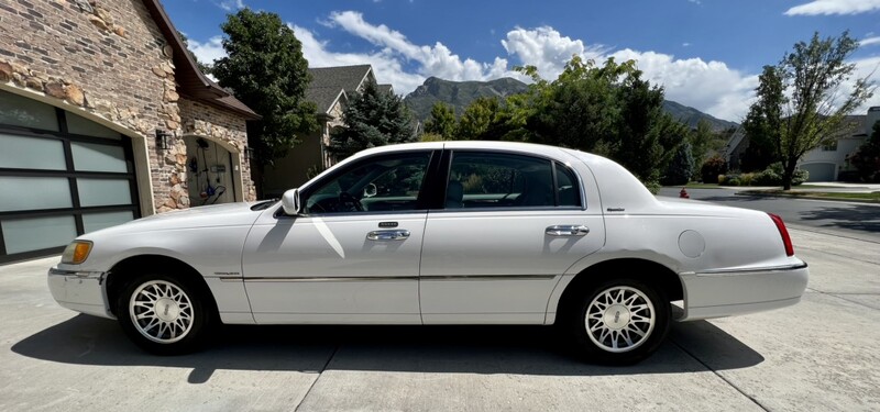 2001 Lincoln Town Car Signature 3000 in Highland, UT | KSL Cars