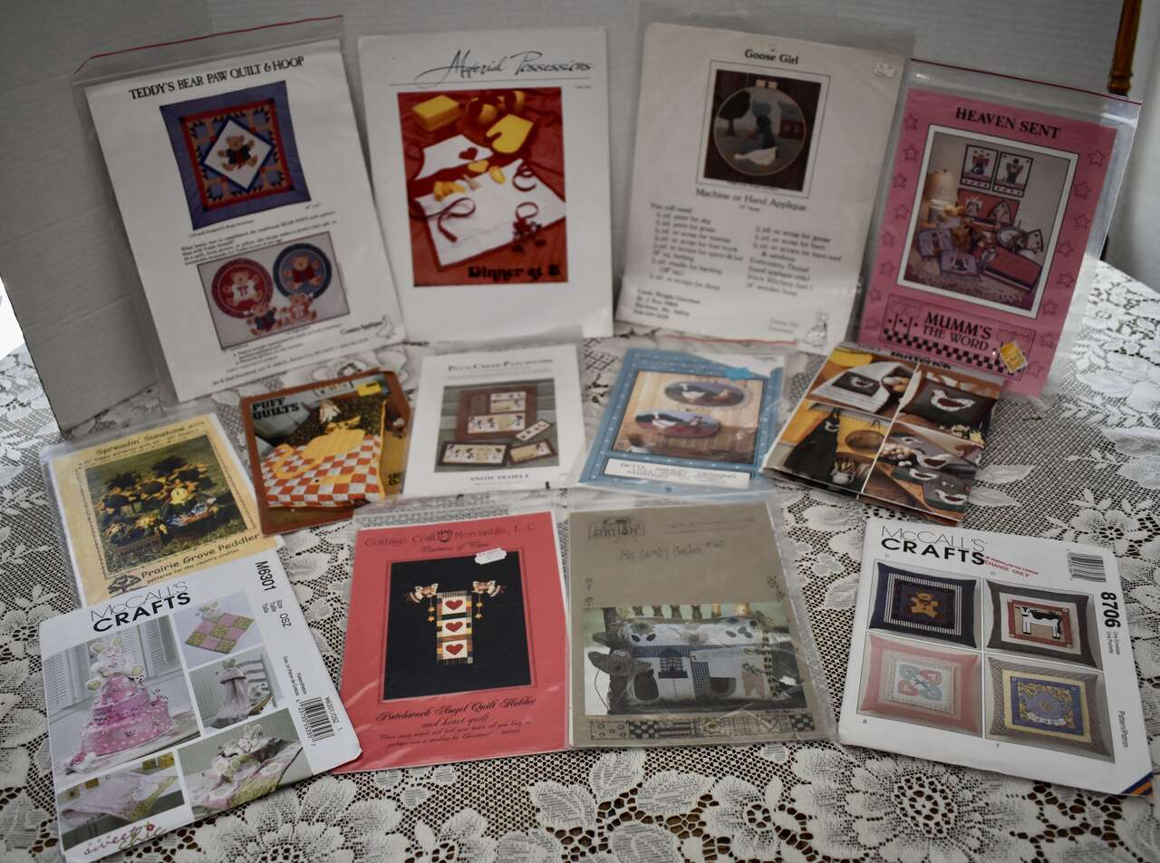 Several Quilt Related Craft Patterns For Pillows, Quilts, Table Runners ...