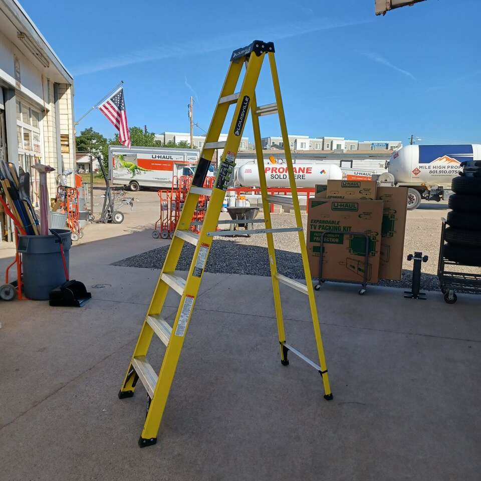 Louisville 8 ft fiberglass ladder | Industrial | ksl.com