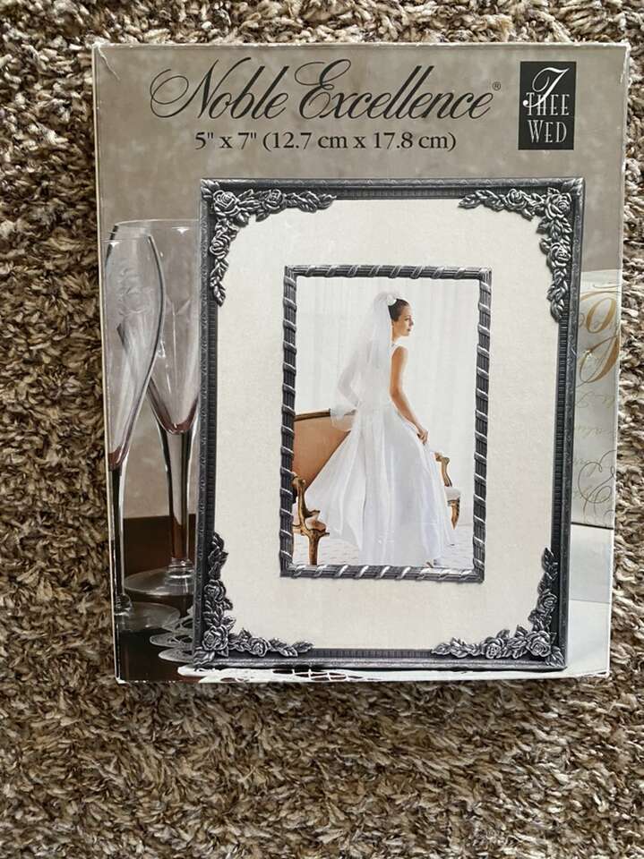 Noble Excellence Picture Frame | Furniture | ksl.com