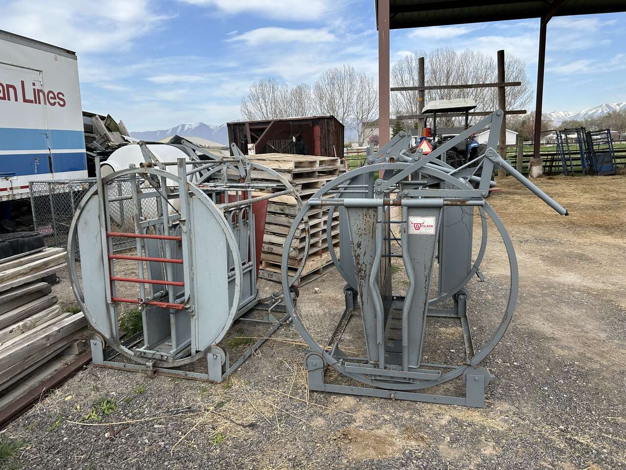 Filson Rotating Calf Table (2) | Livestock | ksl.com