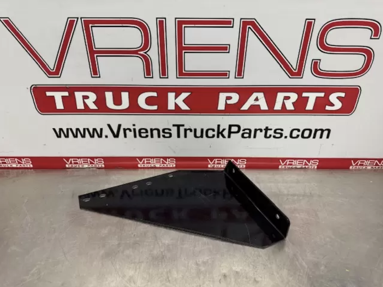 KENWORTH T800 LEFT-HAND CROSSMEMBER GUSSET | Heavy Equipment/Tractors ...