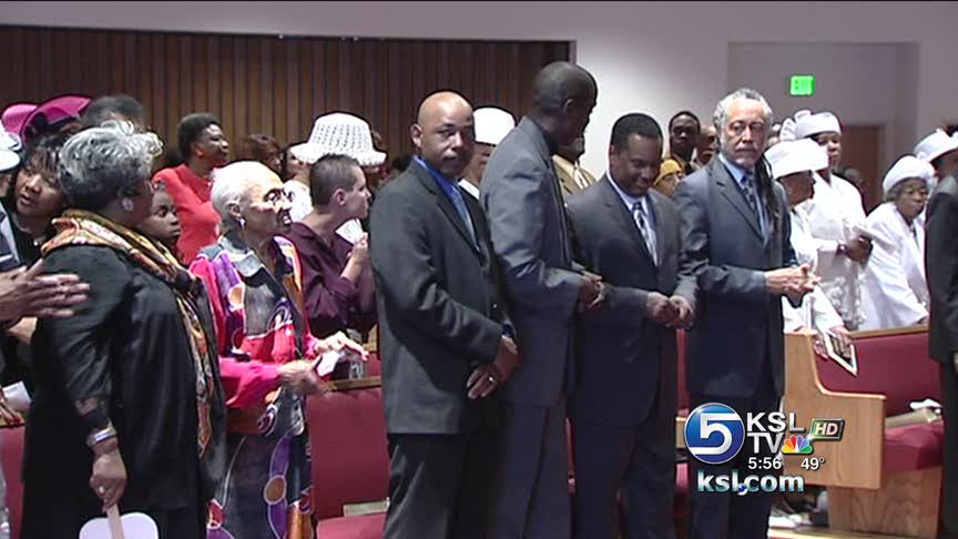 Congregation celebrates Pastor Davis' 35 years in Utah | KSL.com