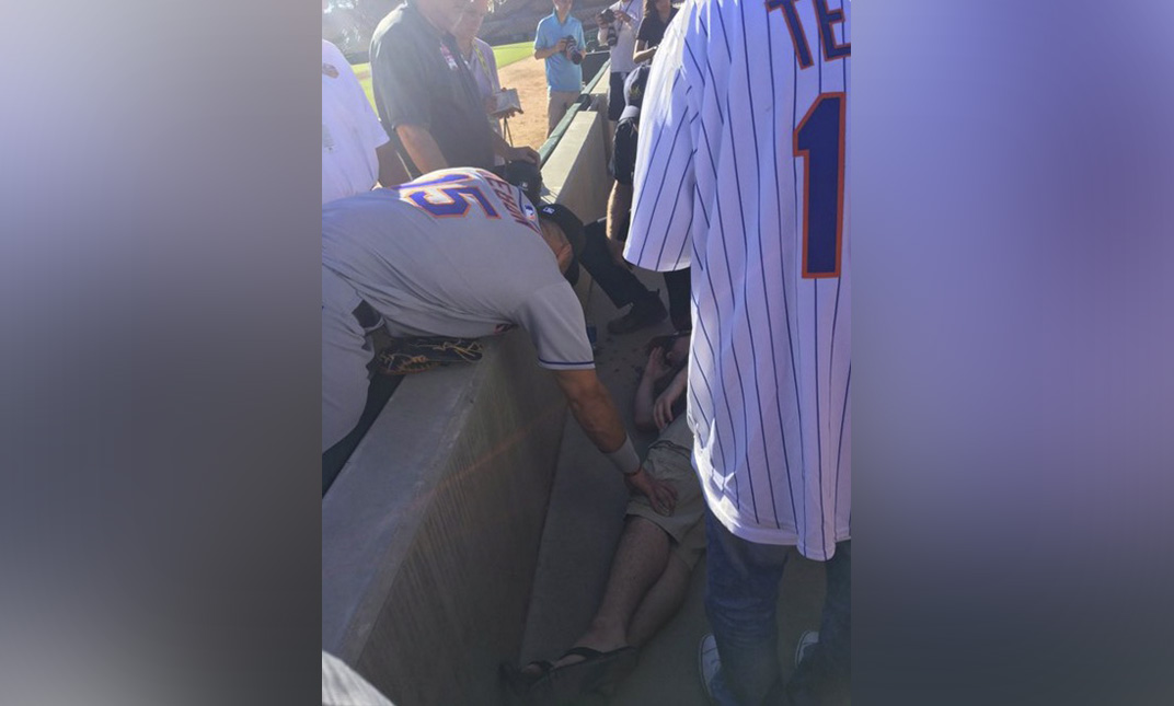 Tim Tebow comforts, prays for fan who suffered seizure; fan recovers ...