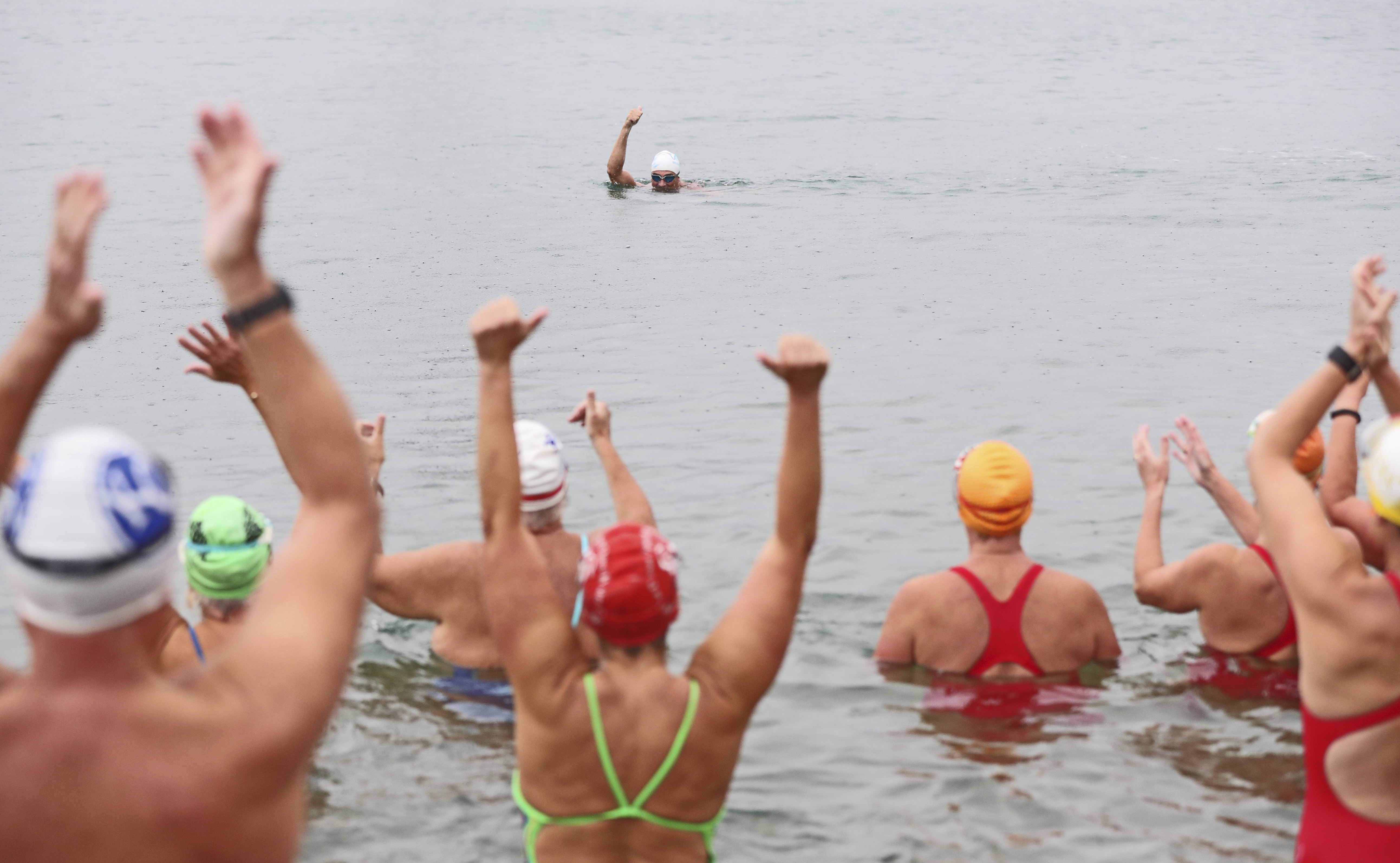 Athlete becomes first person to swim English Channel length | KSL.com