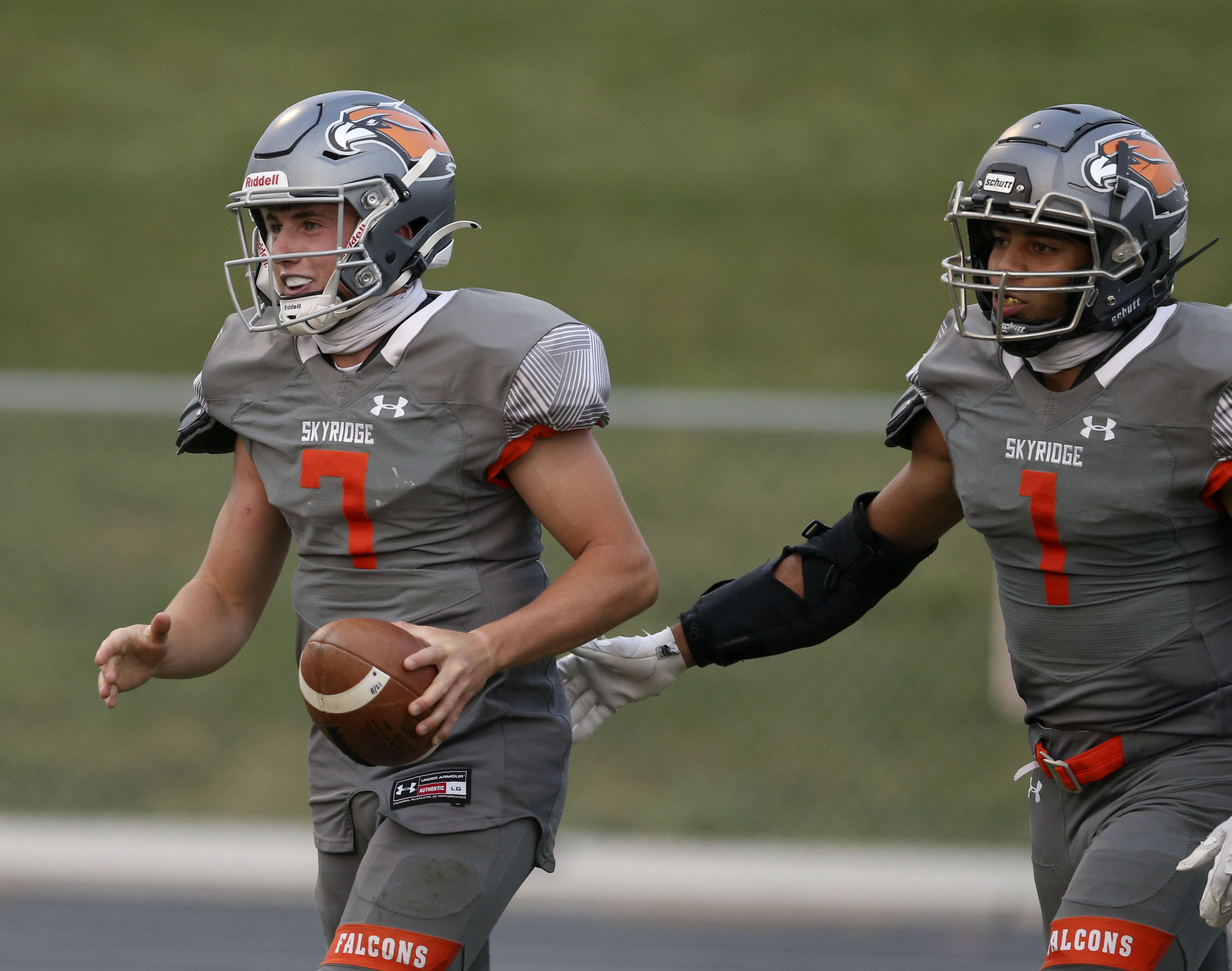 'There's no ceiling for him': Skyridge sophomore QB Hillstead helps ...