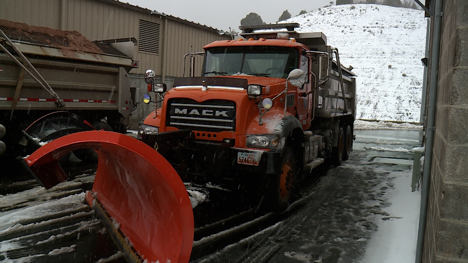 Snowplow operators work around the clock in Sardine Canyon | KSL.com