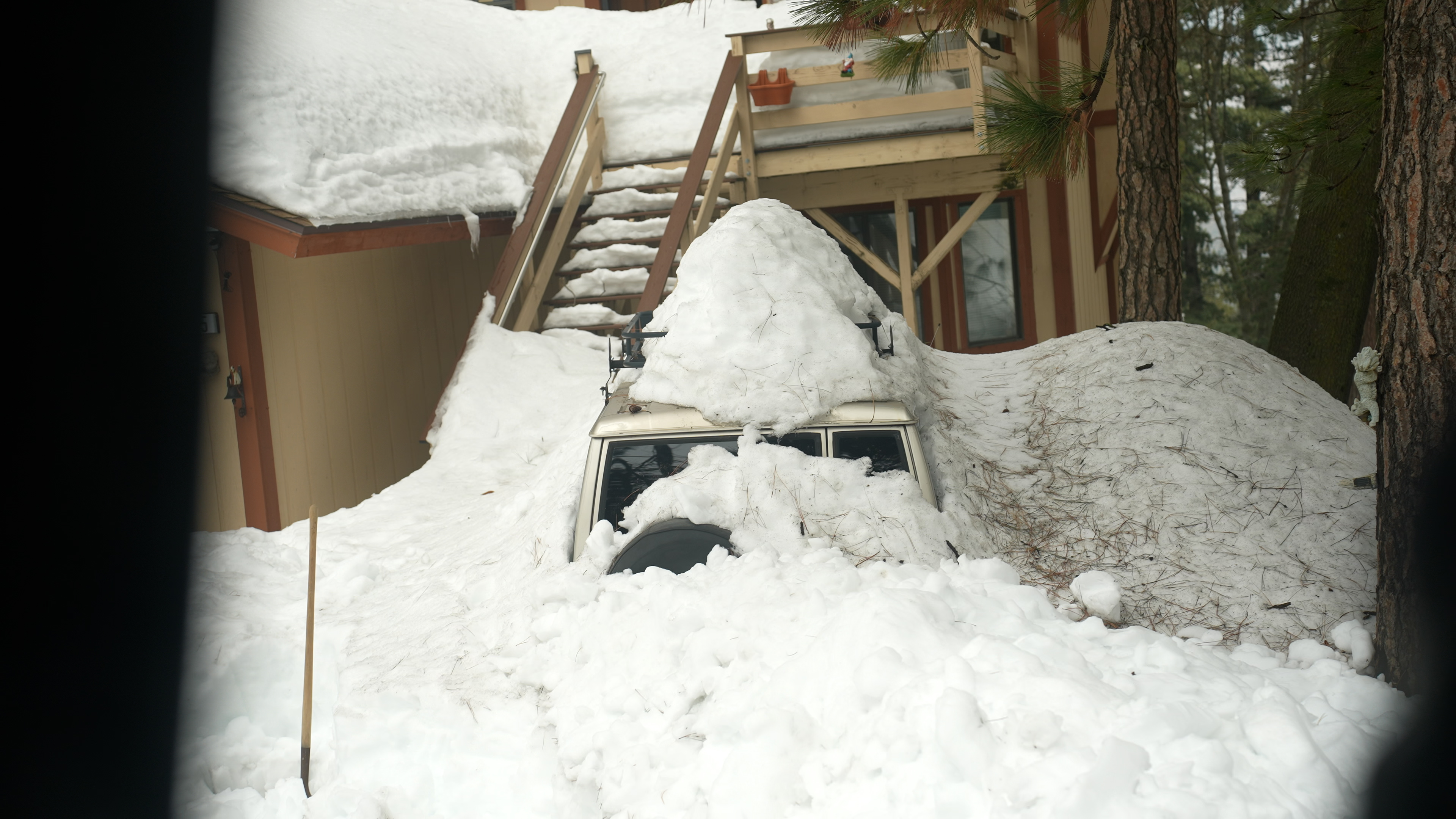 'Diesel Brothers' Dave Sparks helps stranded snow victims in California ...