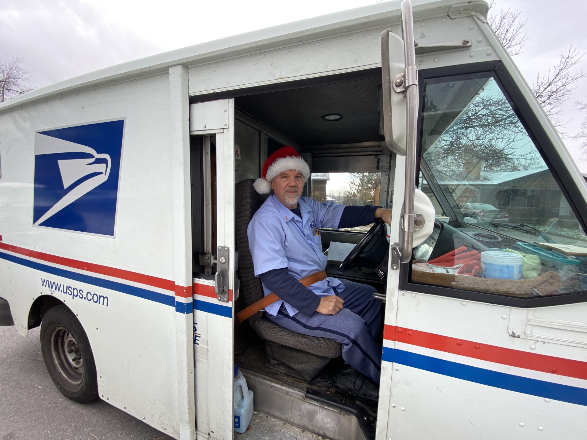 Sandy mailman has holiday side hustle as Santa's helper | KSL.com