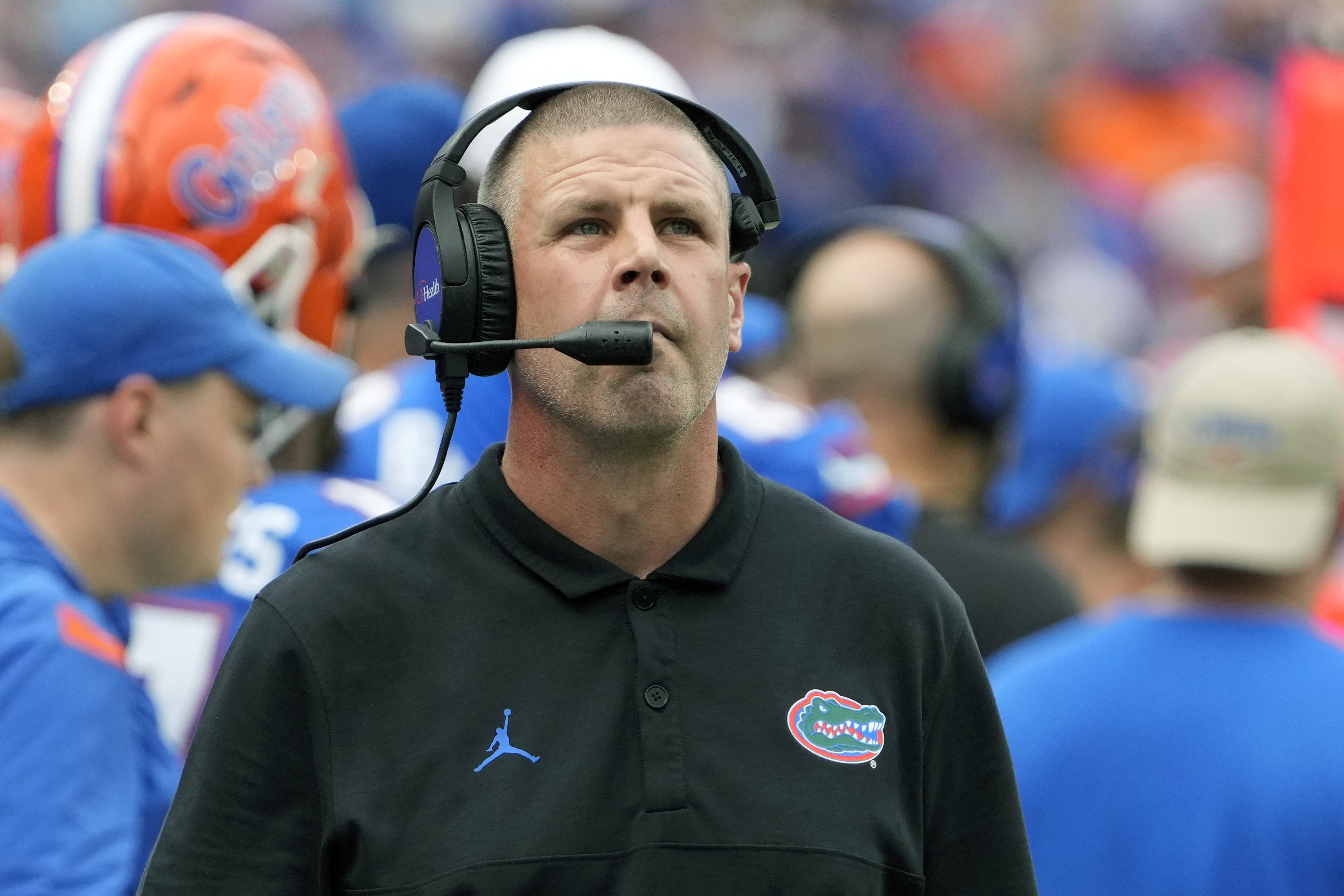 Florida coach Billy Napier overhauls floundering program and might relinquish play-calling role ...