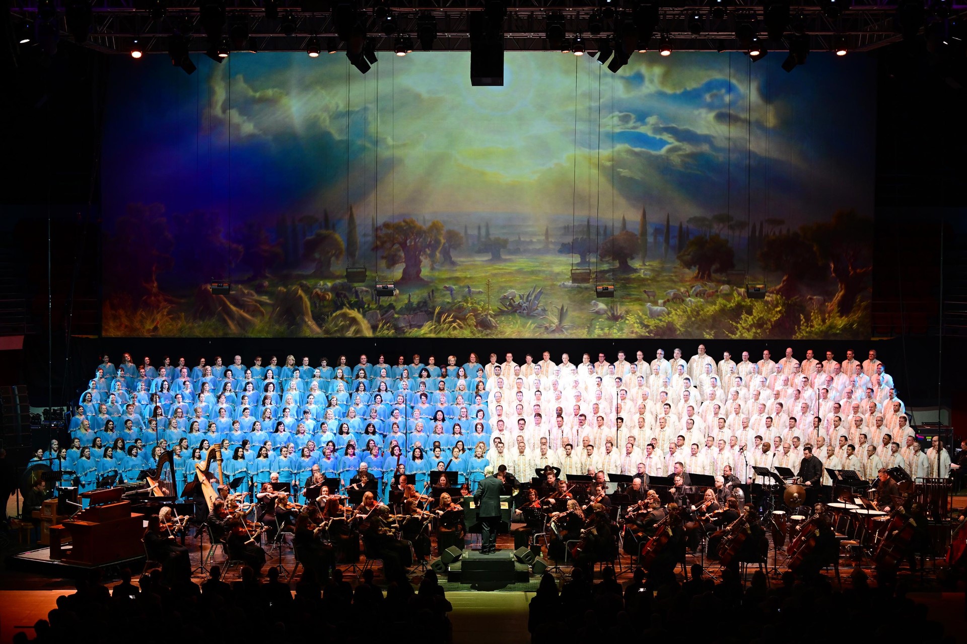 Thousands attend interfaith concert in Manila with the Tabernacle Choir ...