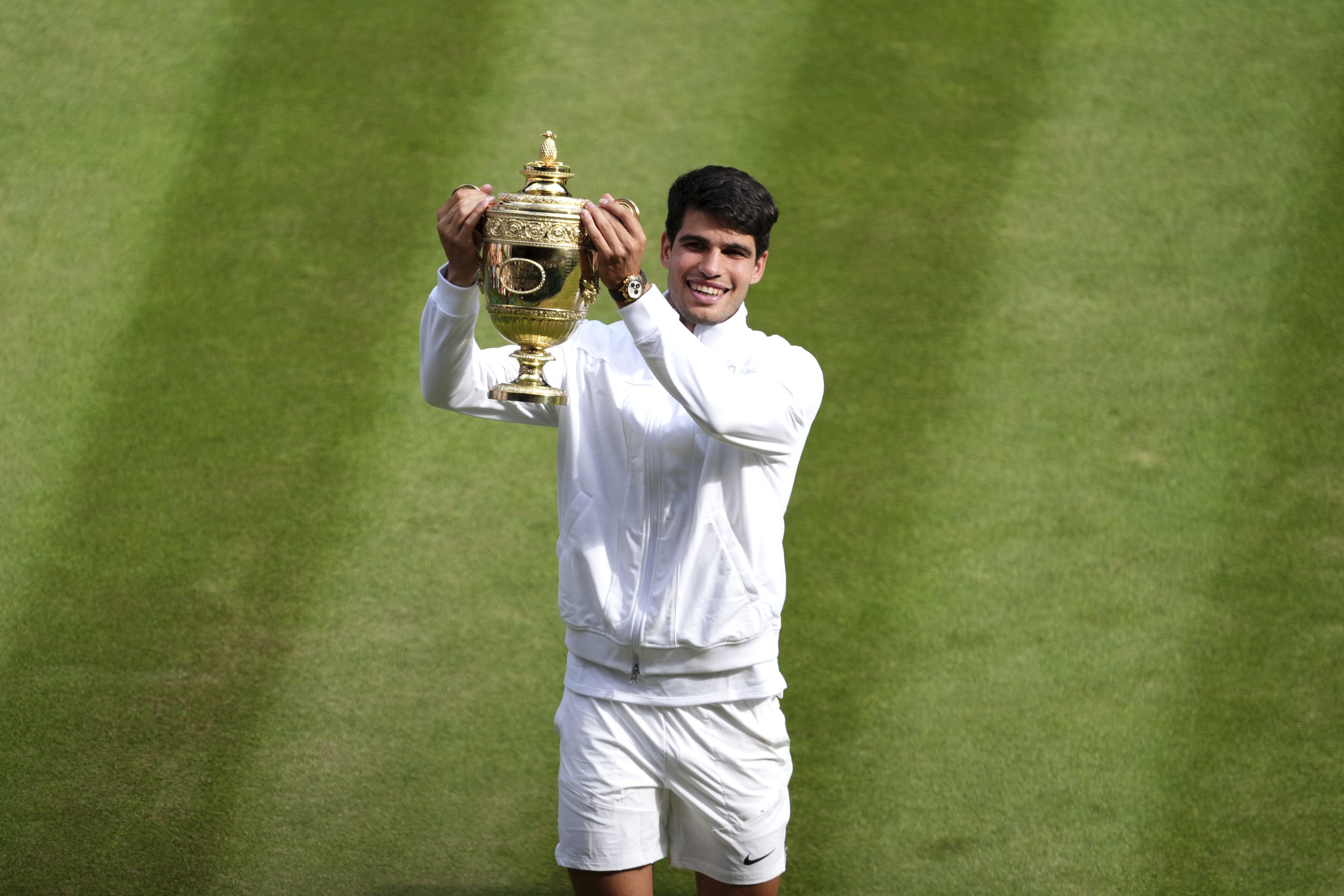Carlos Alcaraz wins Wimbledon by beating Novak Djokovic and now owns 4 ...