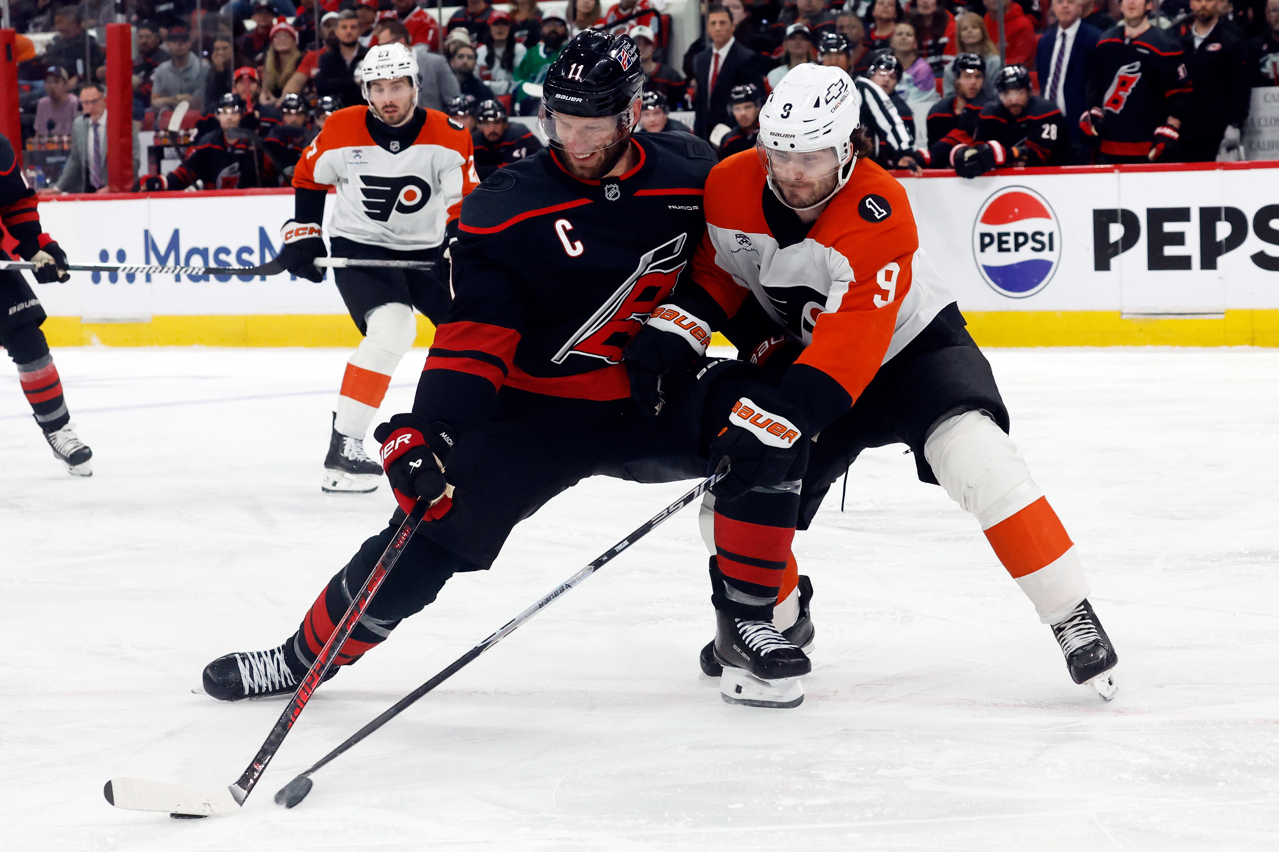 Hall's OT score helps Hurricanes top Flyers 3-2 to take 2-0 lead in 2nd ...