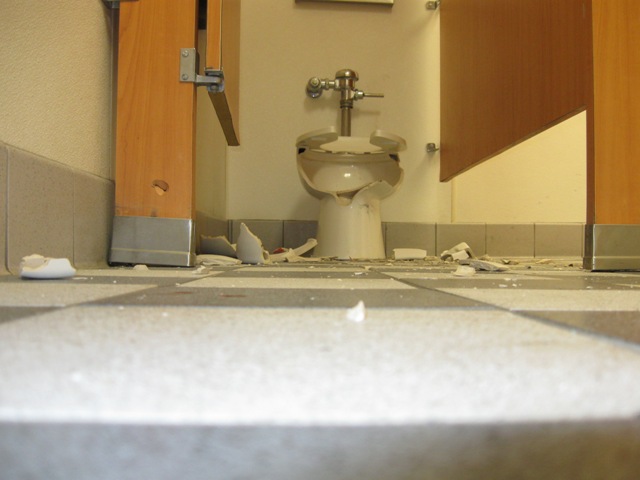 Unlucky loo: Man's gun fires, shatters toilet | KSL.com